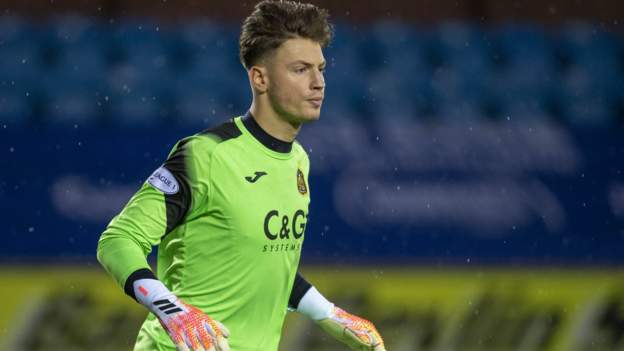 Hibernian recall Kevin Dabrowski after Dillon Barnes departure - BBC Sport