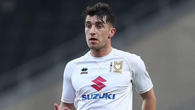 Joe Walsh: Defender signs new three-year contract with MK Dons - BBC Sport