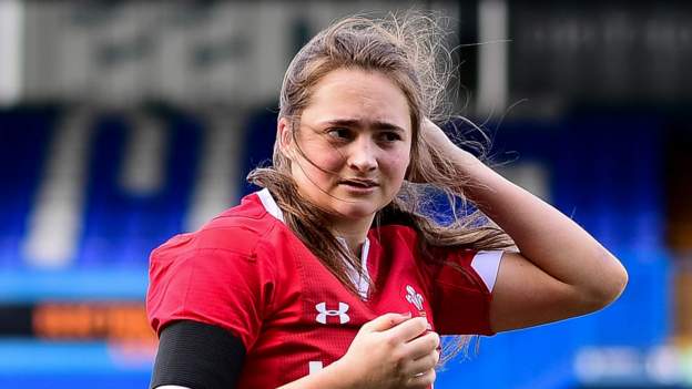 Caitlin Lewis: Gloucester-Hartpury sign Wales winger - BBC Sport
