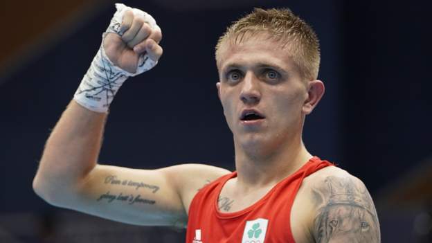 World Boxing Championships: Kurt Walker makes quarter-finals - BBC Sport