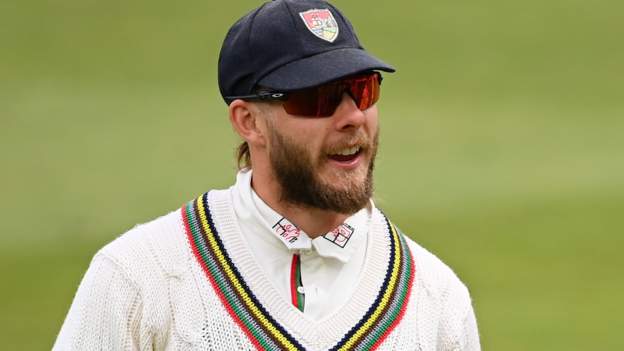 Chris Dent: Gloucestershire captain steps down after four years - BBC Sport