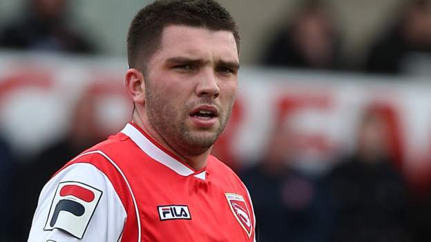 Alex Kenyon: Morecambe midfielder signs new contact - BBC Sport