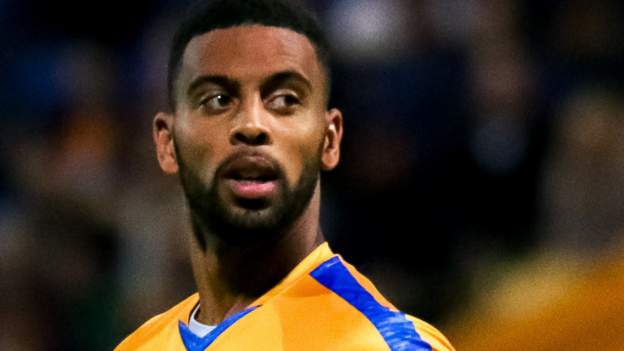 CJ Hamilton: Blackpool sign Mansfield winger on three-year deal - BBC Sport