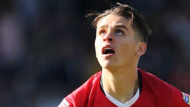 George Dobson: Sunderland sign Walsall midfielder for an undisclosed ...