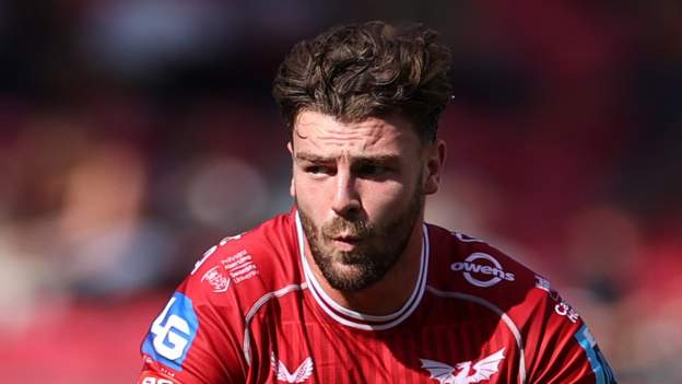 Johnny Williams: Wales & Scarlets centre to miss start of autumn ...