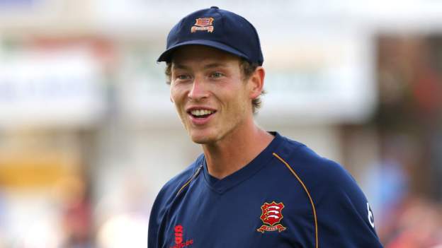 Tom Westley: Essex all-rounder signs new contact - BBC Sport