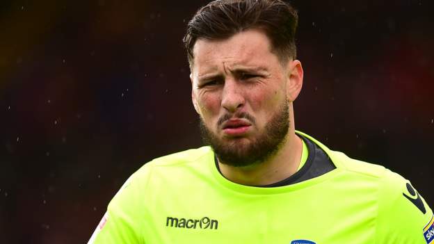 Ethan Ross: Lincoln City sign goalkeeper from Colchester - BBC Sport