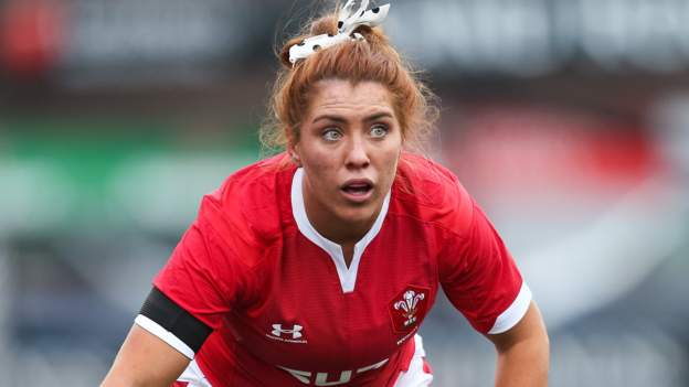 Georgia Evans: Wales forward joins Saracens Women - BBC Sport