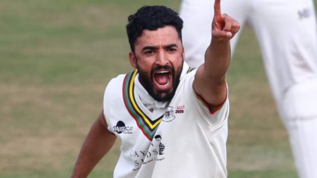 Zafar Gohar: Gloucestershire re-sign Pakistan spinner for 2022 season ...