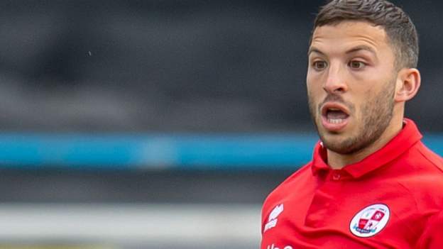 Luke Gambin: Colchester United sign Luton Town winger - BBC Sport