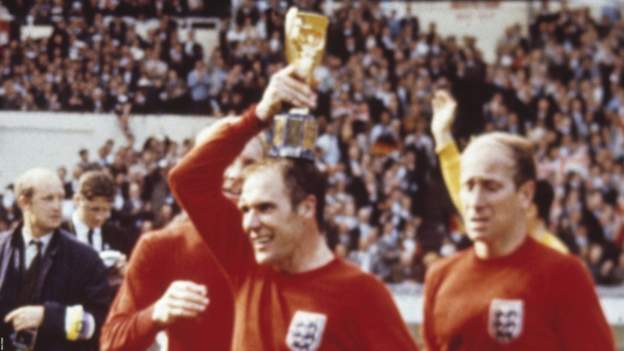 Ray Wilson: England World Cup-winning defender dies aged 83 - BBC Sport