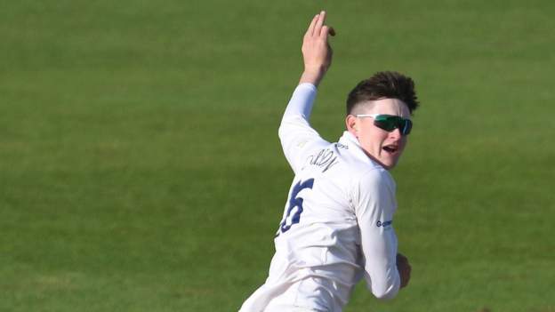 Jack Carson: Sussex off-spinner signs contract extension - BBC Sport