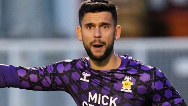Dimitar Mitov: Cambridge United keeper signs new two-year deal - BBC Sport