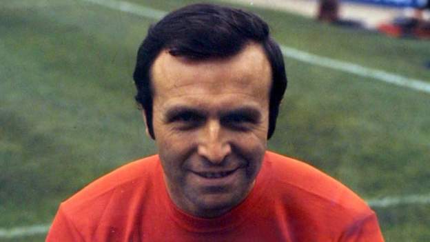 Jimmy Armfield: Blackpool and England legend dies at the age of 82 ...