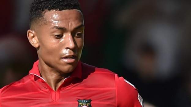 Alex Reid: Stevenage sign Fleetwood Town striker - BBC Sport