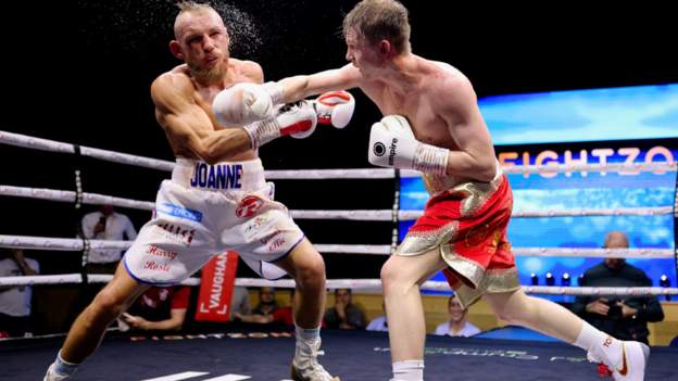 Catch-up: Fightzone Boxing – Connor Butler v Matt Windle - Live - BBC Sport