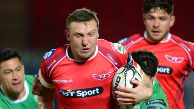 Hadleigh Parkes: Scarlets centre re-signs with region despite outside ...