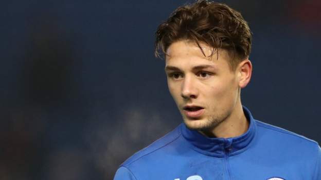 Rob Hunt: Brighton defender joins Oldham Athletic on loan - BBC Sport