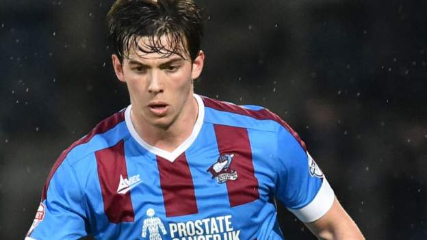 Niall Canavan: Rochdale sign Scunthorpe defender on loan - BBC Sport