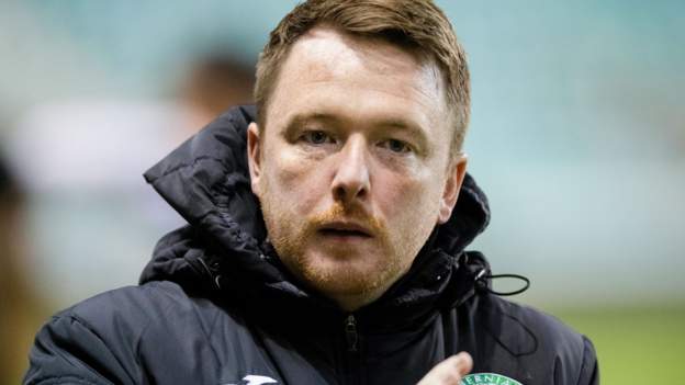 Hibernian: Dean Gibson to step down as manager of SWPL side - BBC Sport