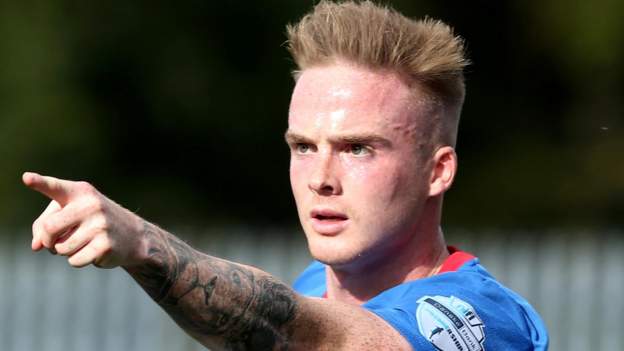 Irish Premiership: Midfielder Aaron Burns set for Linfield exit - BBC Sport