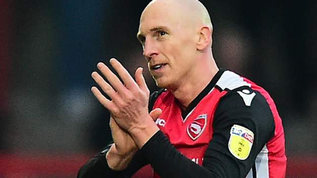 Kevin Ellison: Morecambe forward, 40, signs new one-year deal - BBC Sport