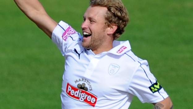 Gareth Berg named Hampshire's player of the season - BBC Sport