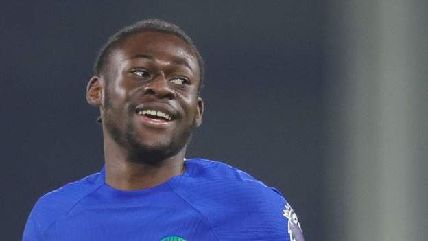 Alex Matos: Huddersfield Town sign Chelsea midfielder on loan - BBC Sport