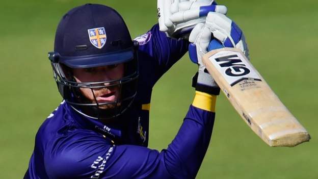 Graham Clark: Durham batsman signs professional contract - BBC Sport
