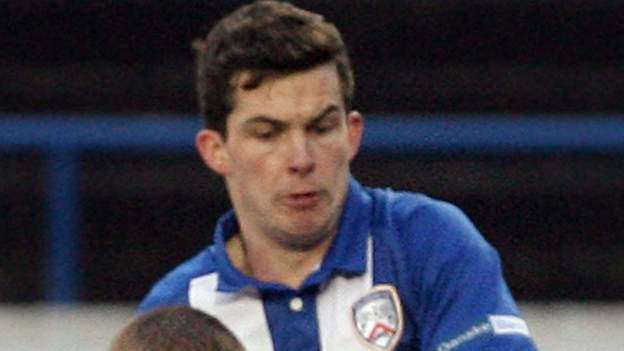 Lee Colligan: Defender makes Carrick Rangers return - BBC Sport