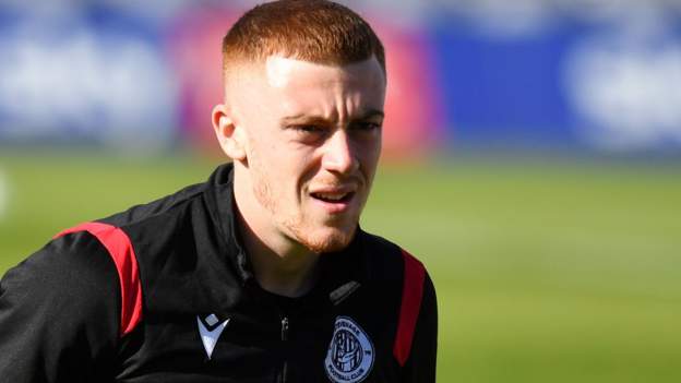 Arthur Read: Colchester United sign midfielder from Stevenage - BBC Sport