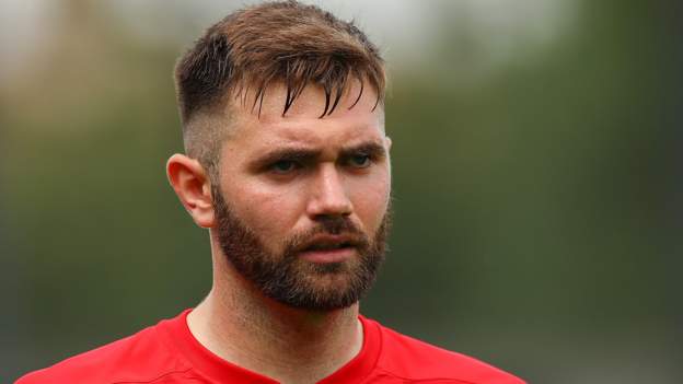 FA Trophy: Keeper Craig King scores as Hemel Hempstead reach round ...