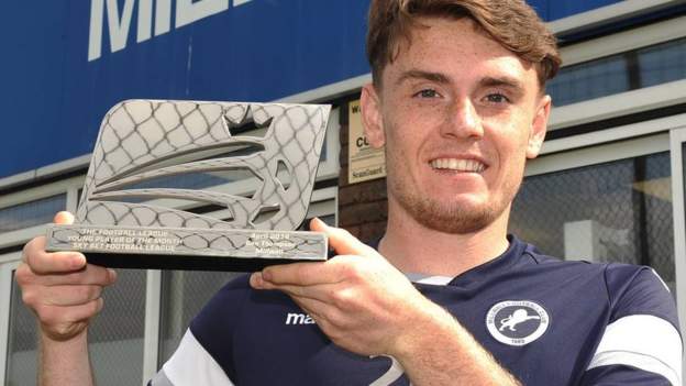Ben Thompson: From autograph-hunting to the Millwall midfield - BBC Sport