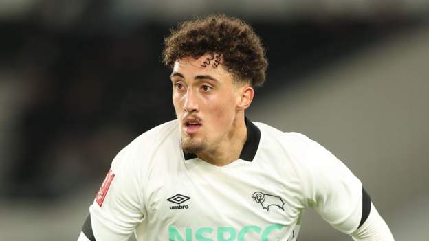 Haydon Roberts: Bristol City sign Brighton defender until 2026 - BBC Sport