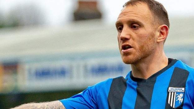 Barry Fuller: Gillingham defender signs new contract with League One ...