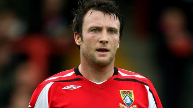 Garry Thompson: Morecambe forward out until Christmas after rupturing ...