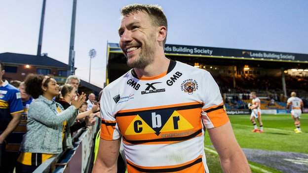 Michael Shenton: Castleford Tigers captain to miss season - BBC Sport