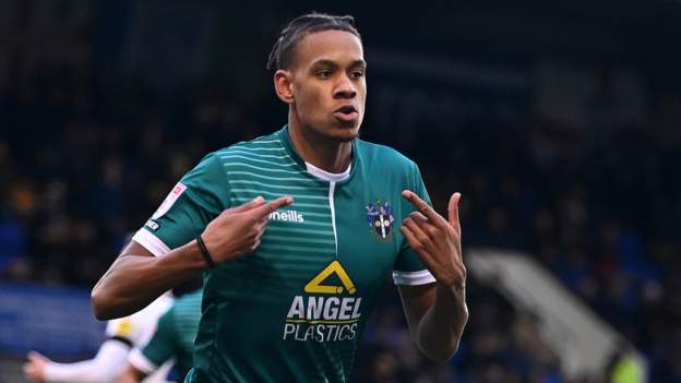 Alistair Smith: Lincoln City sign Sutton United midfielder on two-year deal - BBC Sport