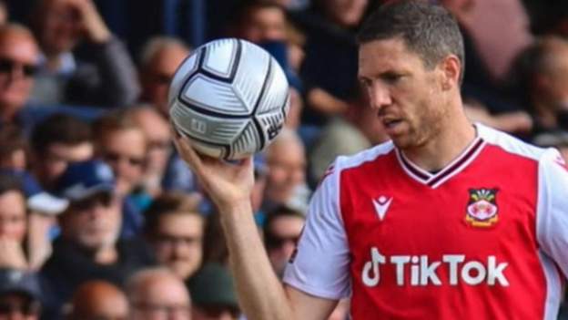 Ben Tozer: Wrexham captain expects Stockport County to 'stumble' - BBC ...