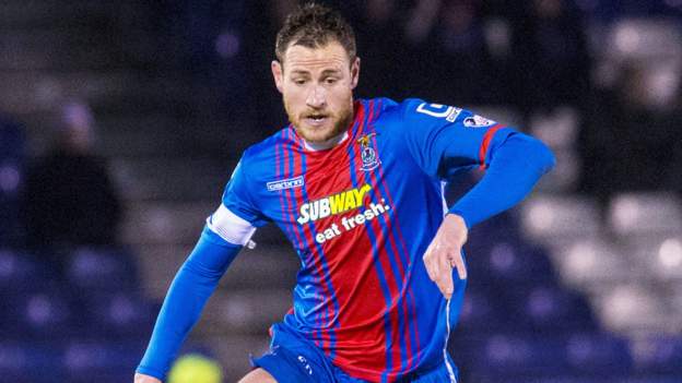 Gary Warren signs new contract at Inverness CT - BBC Sport