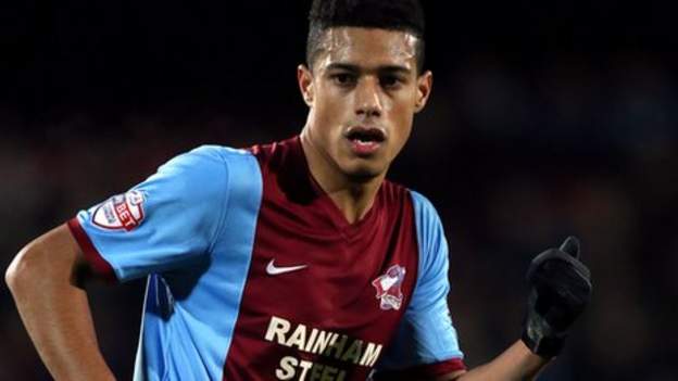 Lyle Taylor: AFC Wimbledon sign Scunthorpe United striker - BBC Sport