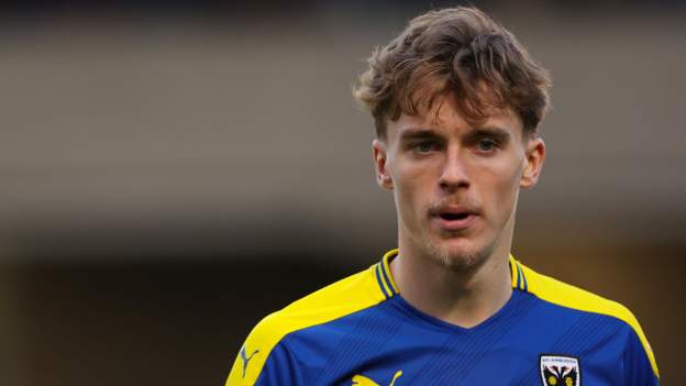 Luke McCormick: Bristol Rovers sign midfielder from AFC Wimbledon - BBC ...