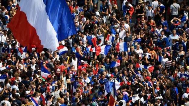 World Cup: France welcomed by hundreds of thousands of supporters - BBC ...
