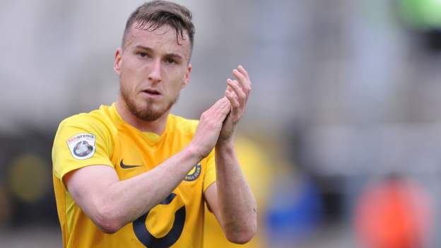 Luke Young: Torquay United midfielder signs for Wrexham - BBC Sport