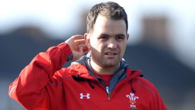 Rhys Edwards takes new Wales women rugby role - BBC Sport