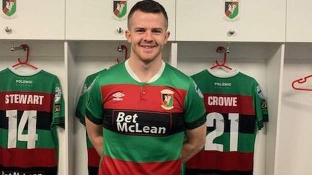 Ciaran O'Connor: Glentoran sign midfielder from Warrenpoint Town - BBC Sport