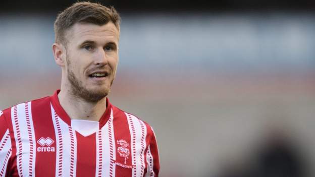 Michael O'Connor: Lincoln City midfielder signs new contract - BBC Sport