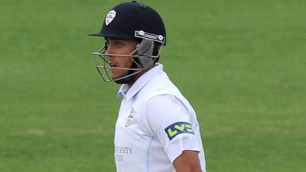 Alex Hughes: Derbyshire all-rounder signs new contract - BBC Sport