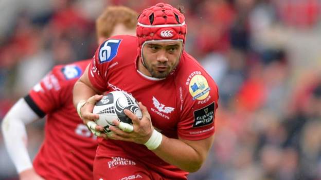Scarlets re-sign Josh Macleod, Tom Phillips, Tom Price and Steffan ...