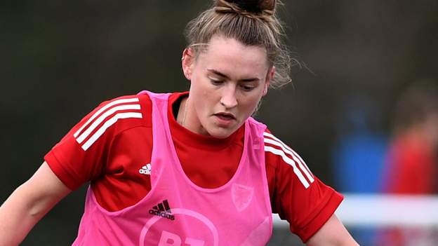 Rachel Rowe: Reading's Wales striker signs new three-year contract ...